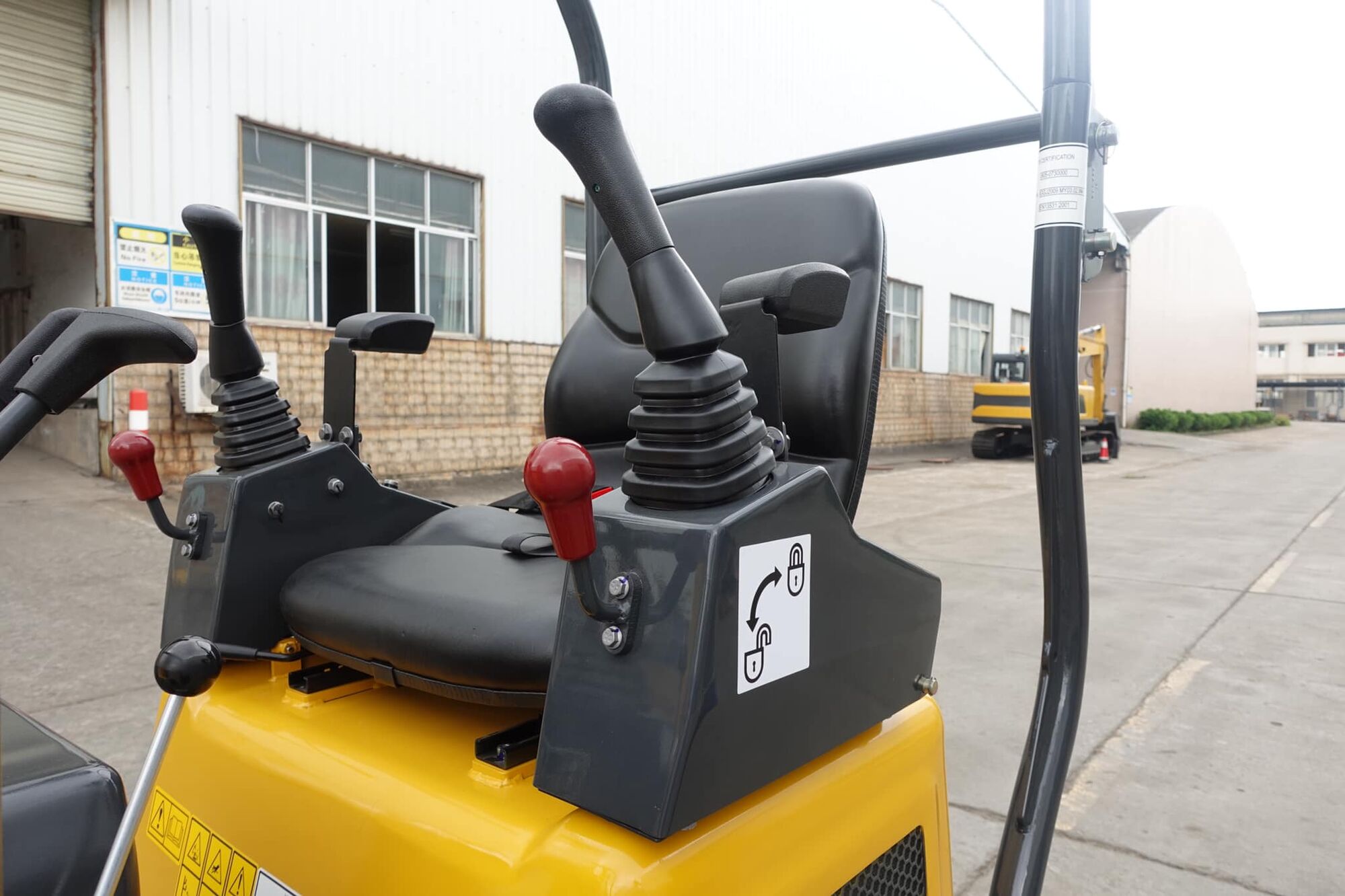 Гусеничный экскаватор YC 10-9, цена в Санкт-Петербурге от компании ...