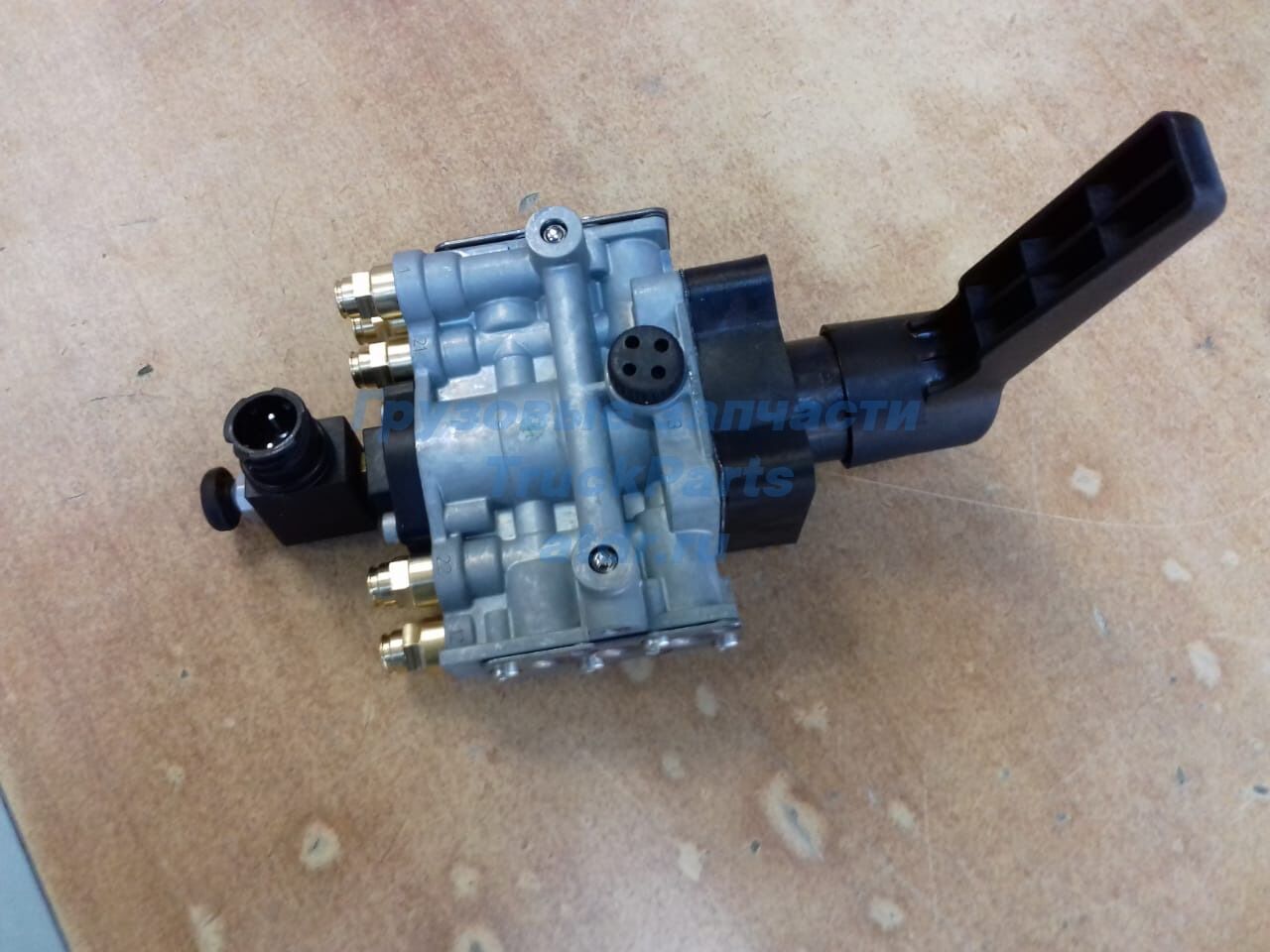 Кран управления платформой Haldex 338051121 HALDEX 338051121, цена в ...